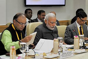 PM Narendra Modi brainstorms with leading economists at NITI Aayog’s maiden meeting - Economy ...