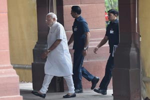 Flak for childhood tea seller Narendra Modi over plans for some young ...