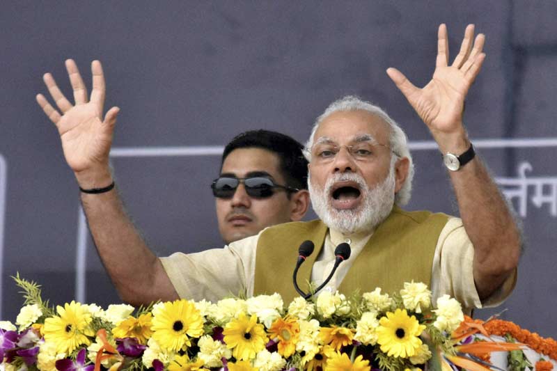 PM Narendra Modi displays bonhomie with Nitish Kumar, praises CM for cooperation - Budget ...