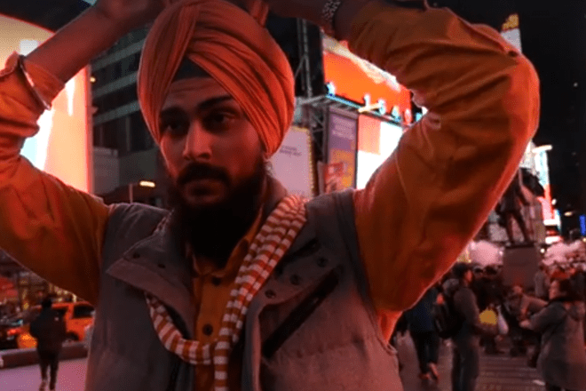Sikh man protests racial killing in America, ties turban at crowded ...
