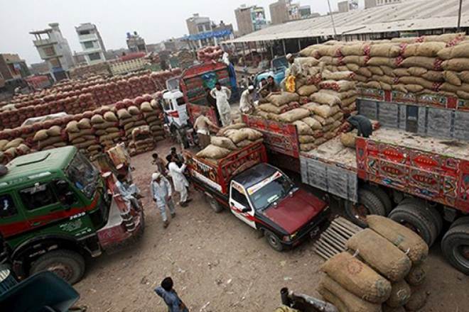 Cash-trapped Pakistan economy crosses $300 bn mark for first time ...