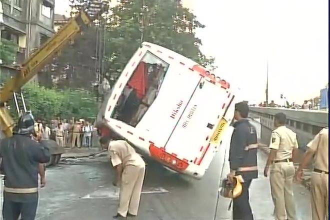 Mumbai: One dead, 34 injured after bus rams into road divider - India ...