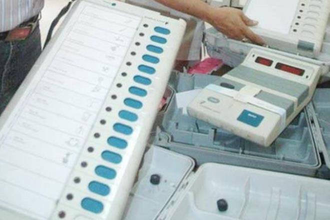 Protesting AAP places 3 demands before EC over EVM row - India News ...