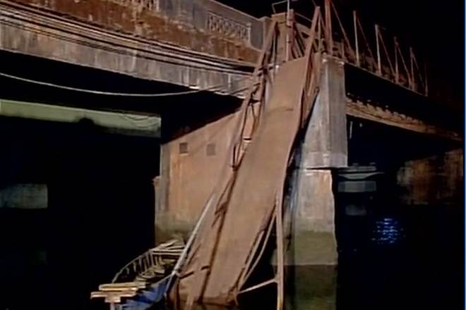 Two dead, several missing as bridge collapses in Goa - India News | The ...