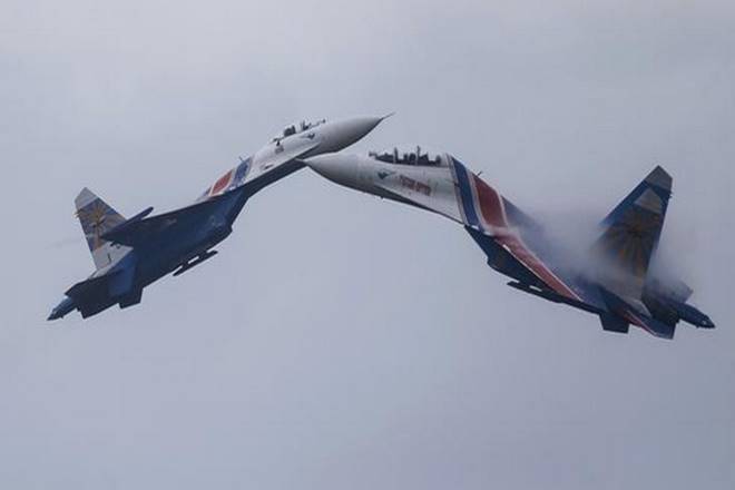 Russian fighter jet Sukhoi Su-27 intercepts US bomber aircraft over ...