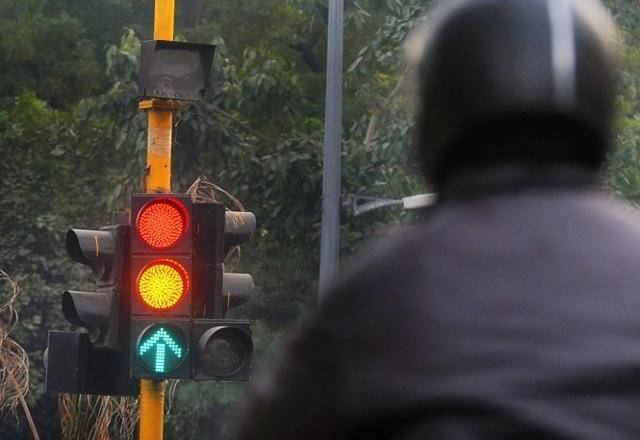 This is what happened when people saw a robot managing road traffic ...