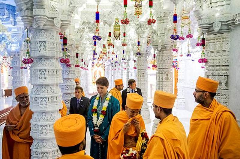 In desi avatar, Justin Trudeau attends BAPS mandir 10th anniversary ...