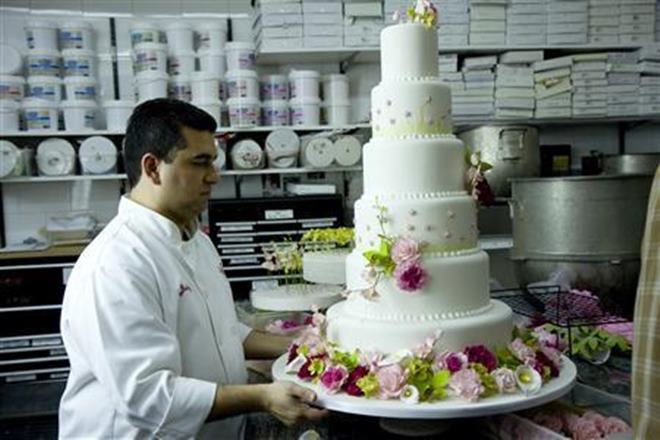 World’s most expensive cake costs Rs 16 lakh in Dubai - World News ...
