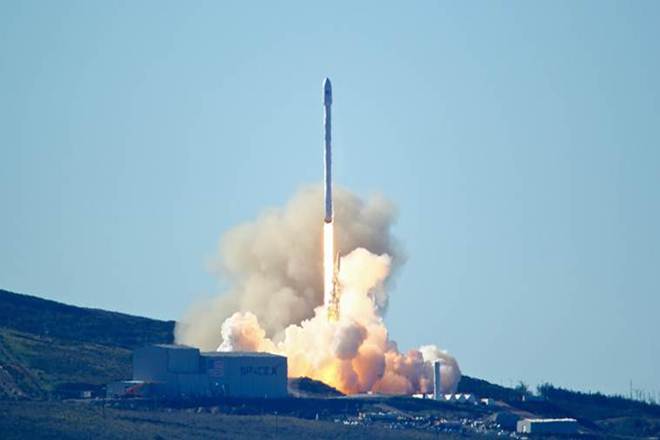 SpaceX craft returns to Earth after 2nd space station trip - Industry ...