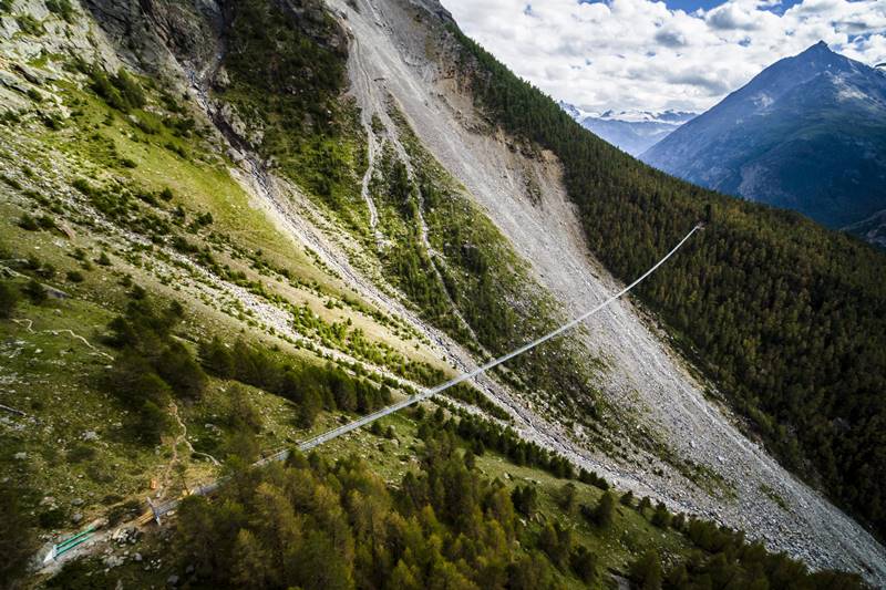 Switzerland now home to world’s longest pedestrian suspension bridge ...