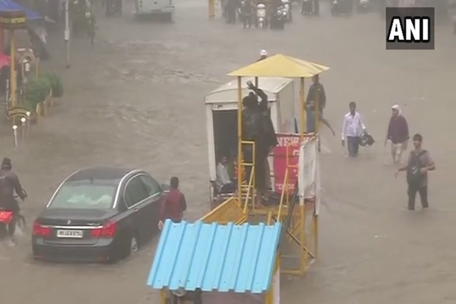Mumbai rains: Heavy rainfall brings the city to standstill, commuters blame admin - India News ...