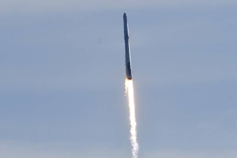 SpaceX makes history! For first time ever, launches recycled rocket ...