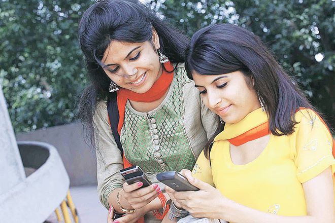 Only 29% female Internet users in India: UNICEF report - India News ...