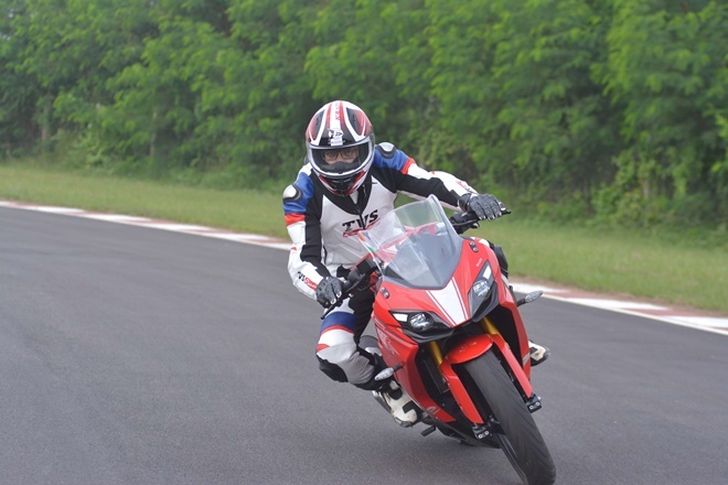 What makes TVS Apache RR 310 a better buy than KTM RC 390 - Bike News ...