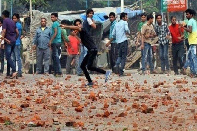 Communal clash in UP town; 1 killed, 2 injured, curfew imposed - India ...