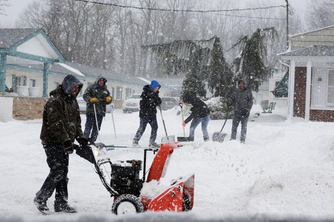 Bomb cyclone pounds eastern US East Coast, four dead in North, South ...