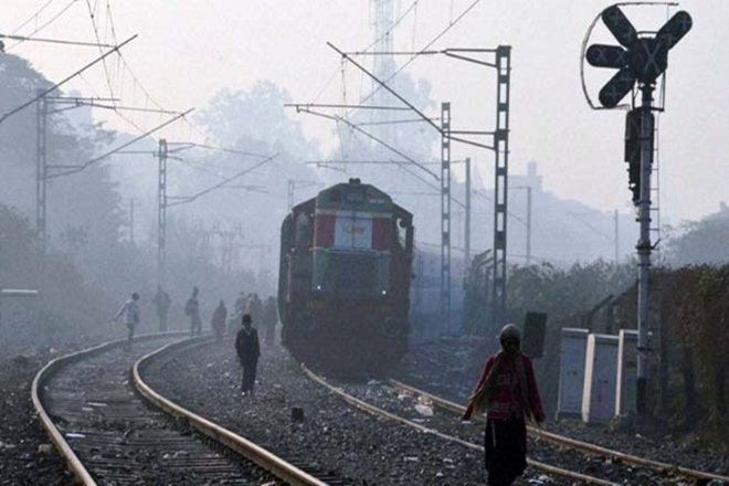 Delhi fog: Misty Friday morning in city disrupts Indian Railways schedule, 23 trains cancelled ...