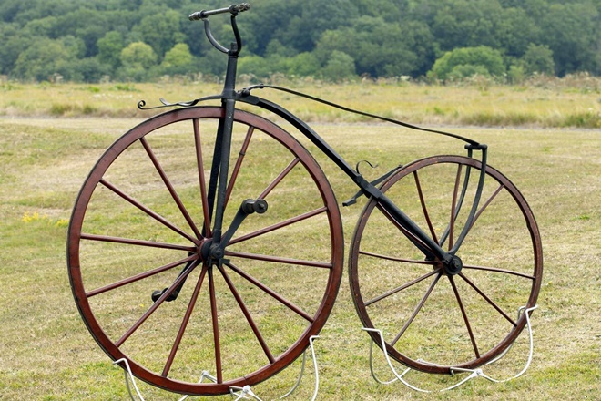 Evolution of motorcycles: From bicycles mounted with steam engines to ...