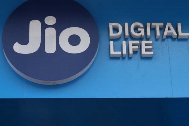 This new Reliance Jio service offering 200 TV channels without Internet ...