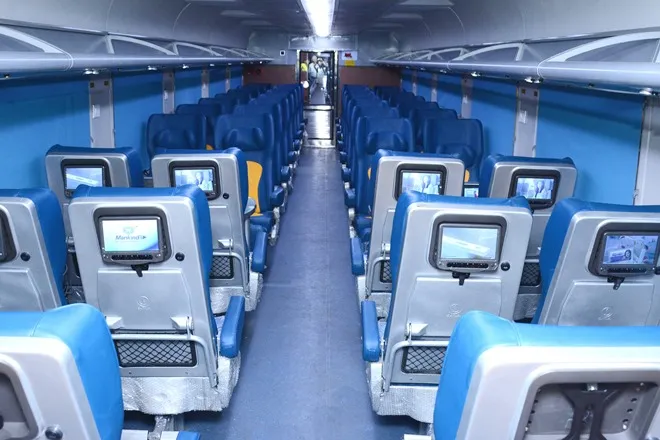 SMART luxurious coaches that can run at 200 kmph! Indian Railways goes ...