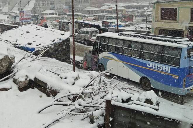 Uttarakhand snowfall Updates: Kedarnath yatra halted; Harish Rawat ...
