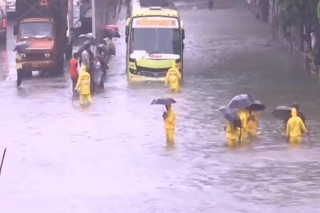 Mumbai Rain Highlights: Navy deployed to rescue stranded train passengers at Nallasopara, IMD ...