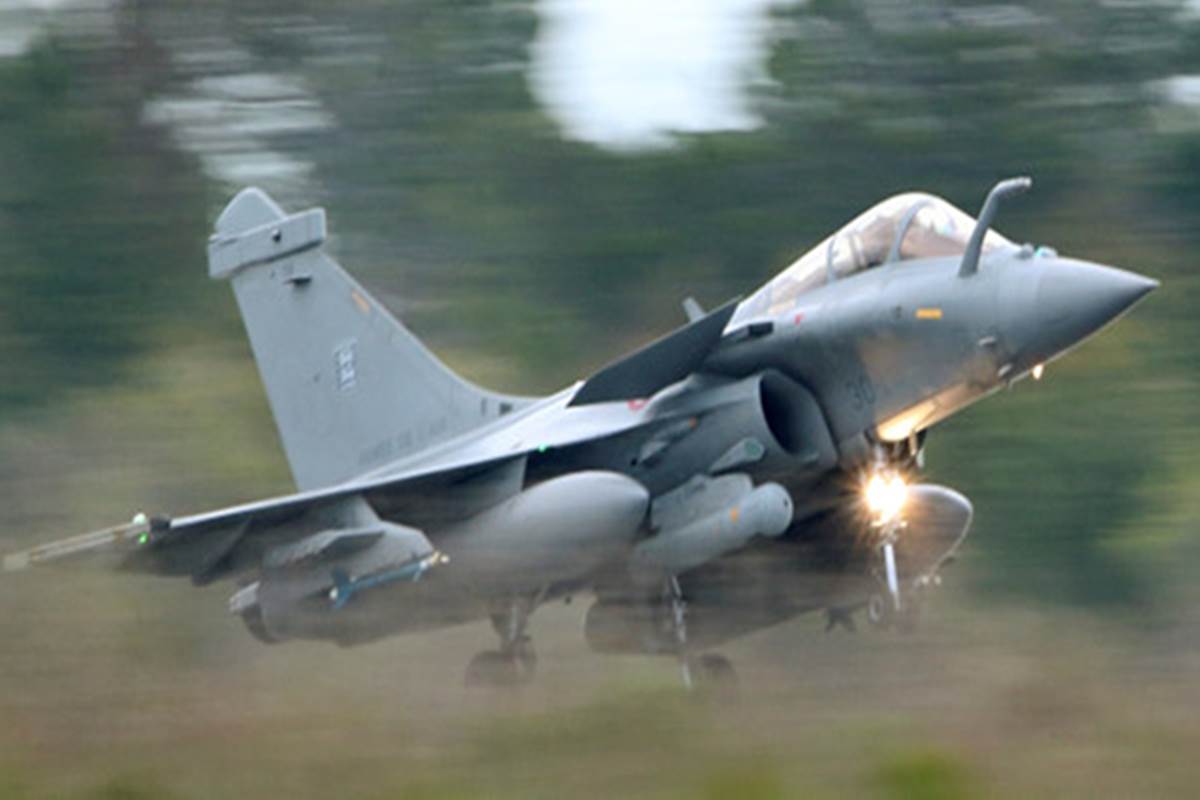 Rafale Deal: PM Narendra modi violated oath by leaking info to Anil ...