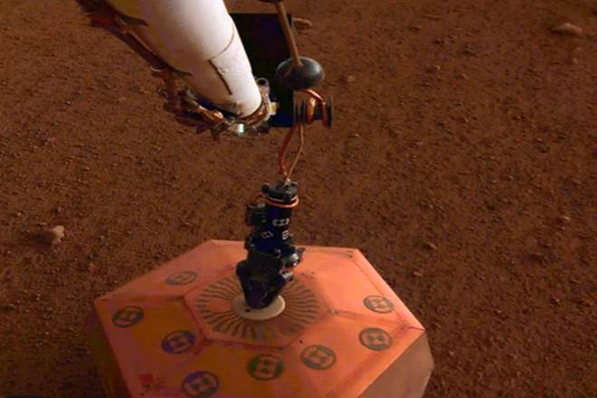 NASA’s InSight Lander places first instrument on Mars - Science News ...