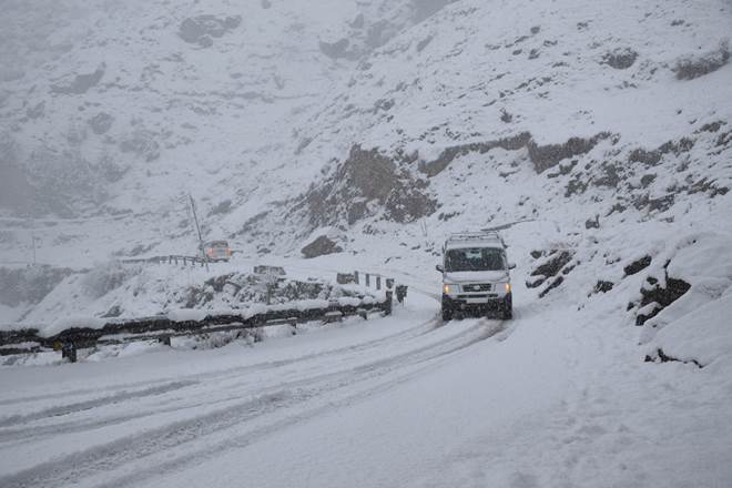 As temperature continues to fall, tourists enjoy fresh snowfall in Lahaul-Spiti; Watch video ...