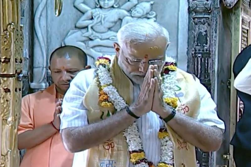 PM Modi offers prayers at Kashi Vishwanath temple in Varanasi – see images - business-gallery ...