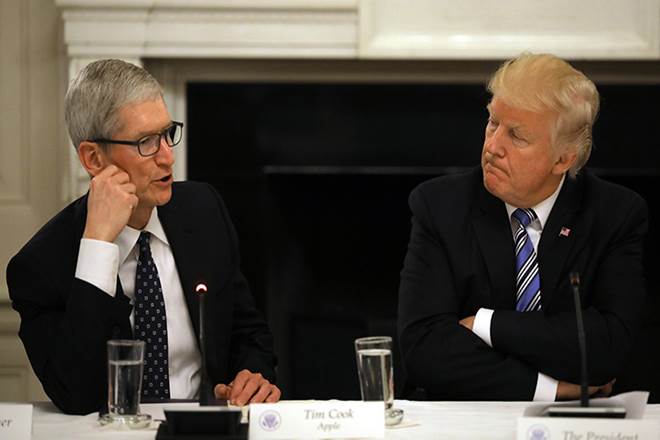 Apple CEO Tim Cook visits White House to discuss job training ...