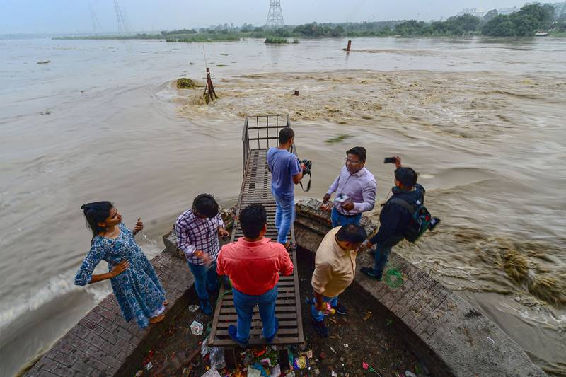 Flood alert for Delhi! Water level in Yamuna river crosses ‘warning mark’; see images - business ...