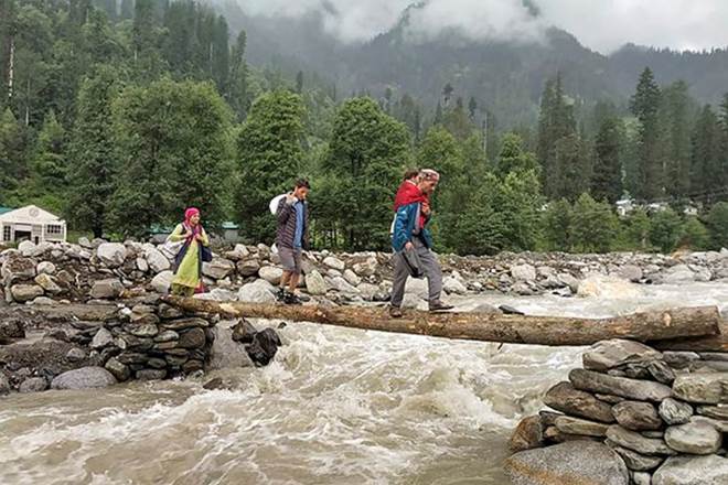 Himachal Pradesh: 6 stuck in flash floods rescued, educational institutions closed in Kangra due ...