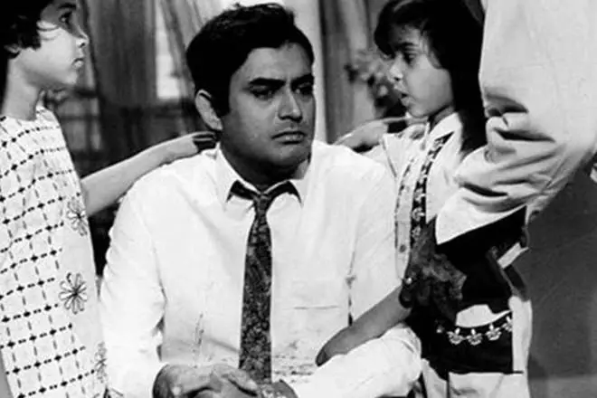 Now, a biography on legendary actor Sanjeev Kumar - Entertainment News ...