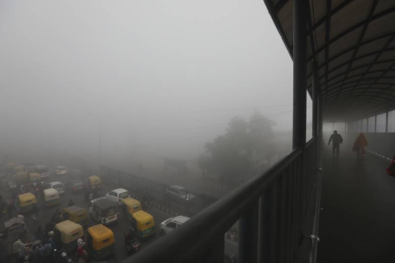 Winter bites Delhi! Images show how Delhiites braving dense fog, cold ...