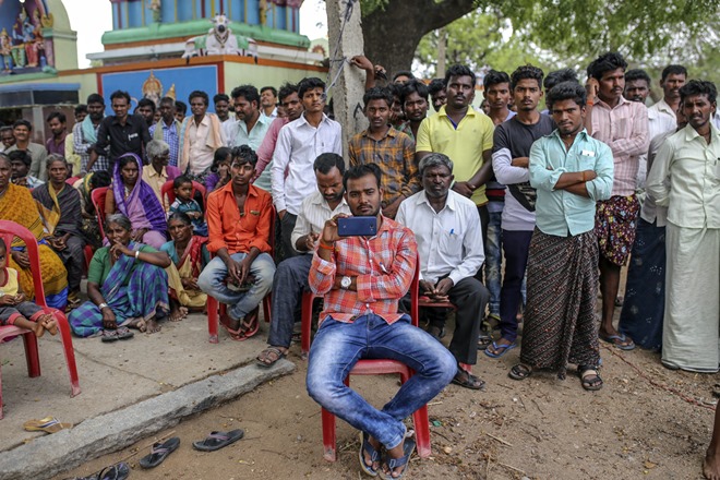 Digital divide among major hurdles in using financial services in India ...