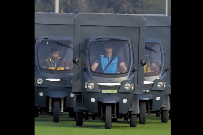 Jeff Bezos introduces electric delivery vehicle for India: 10,000 EVs ...