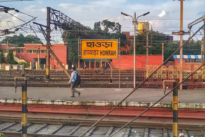 Howrah Junction: Indian Railways busiest station wears a deserted look ...