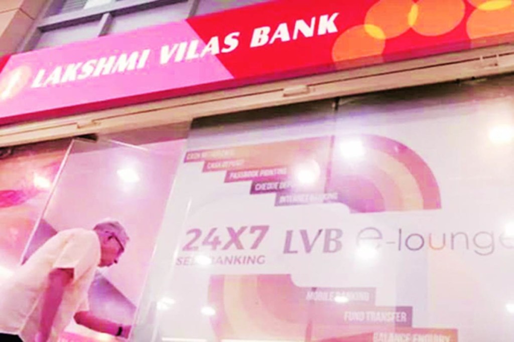 Commotion at Lakshmi Vilas Bank branches as customers throng to withdraw money - Banking ...