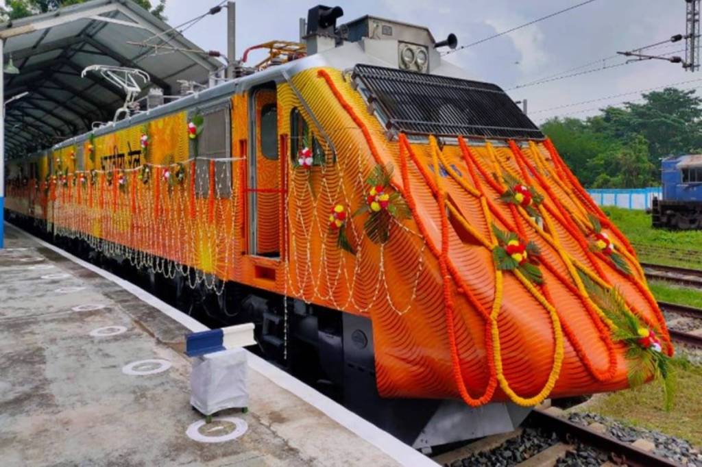 Indian Railways boost for Make in India! CLW produces Tejas Express ...