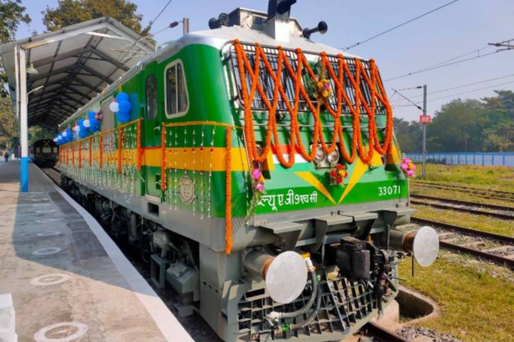‘Make in India’ success! Indian Railways’ CLW creates record by ...