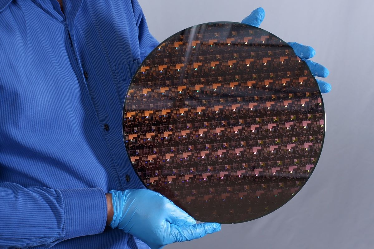 IBM unveils ‘world’s first’ 2nm chip, claims 45% faster performance ...
