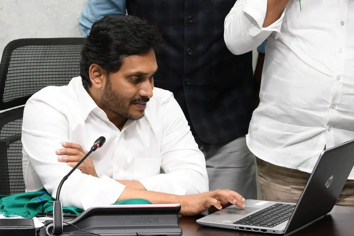 Change of tack: Jagan Reddy now asks CMs to speak in one voice over ...