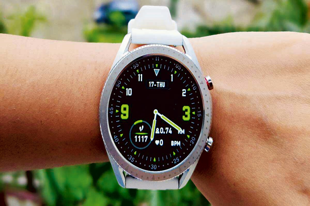 Zebronics Zeb-Fit 4220CH smartwatch: Good-looking watch with SpO2 ...