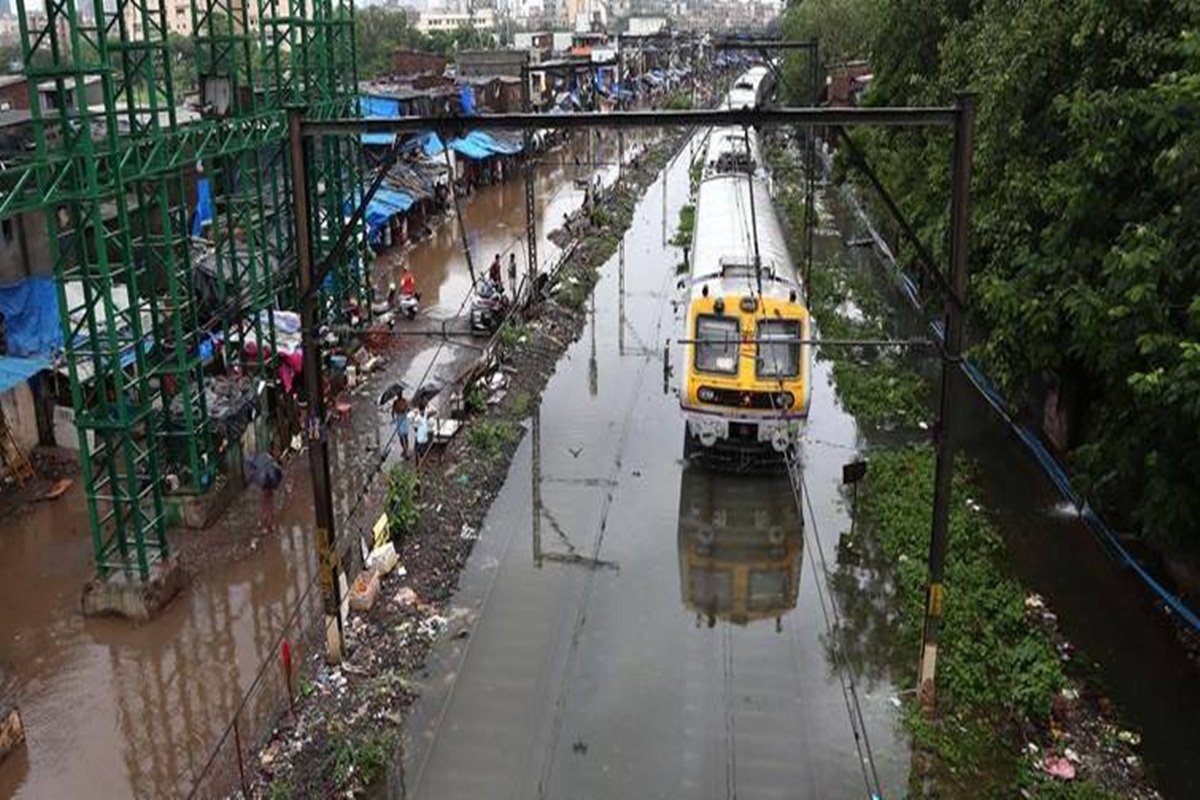 Mumbai Rain Update: Heavy rains wash out rail tracks near Kasara Ghat ...