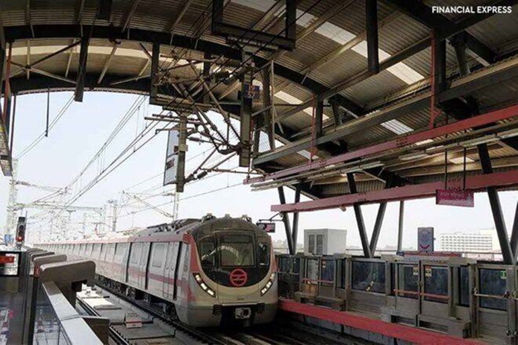 Experts suggest to open all Delhi Metro station gates to reduce ...