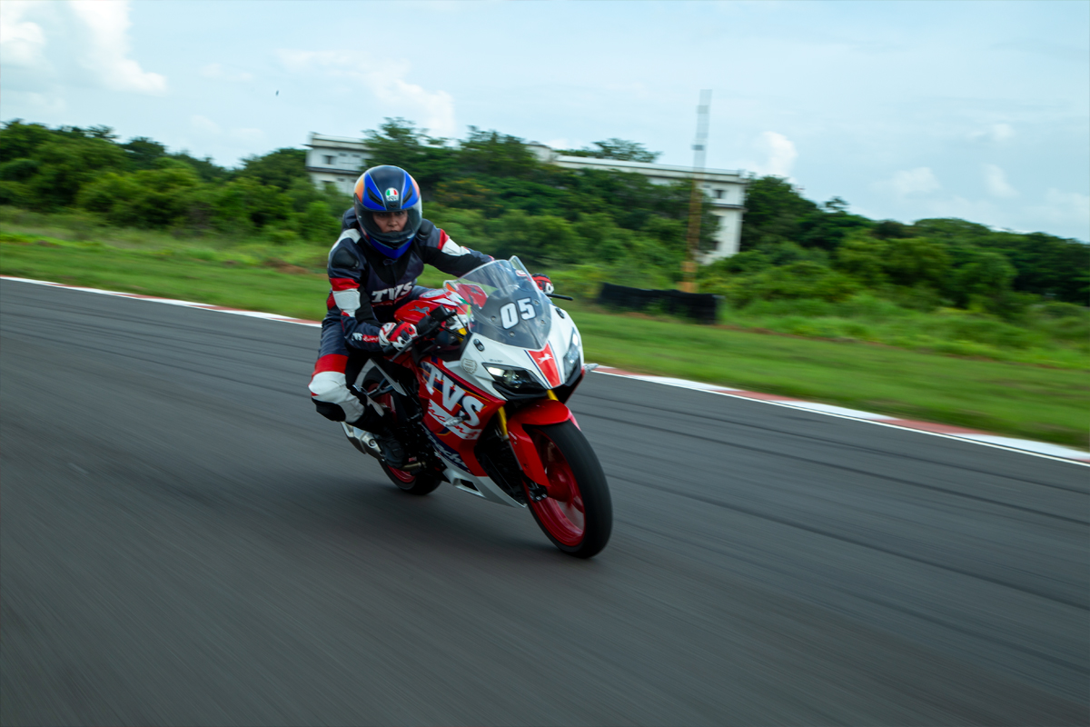 2021 TVS Apache RR310 Track Ride Review | Two steps closer to a race ...