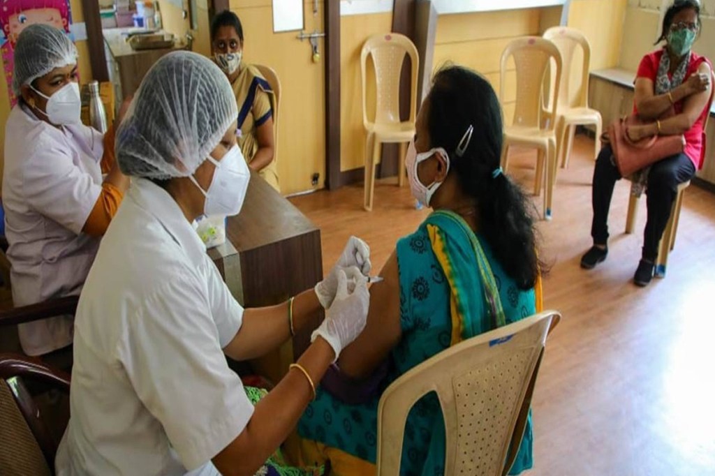 COVID-19: Special vaccination camp at Valsad in Gujarat for Maharashtra workers on September 17 ...
