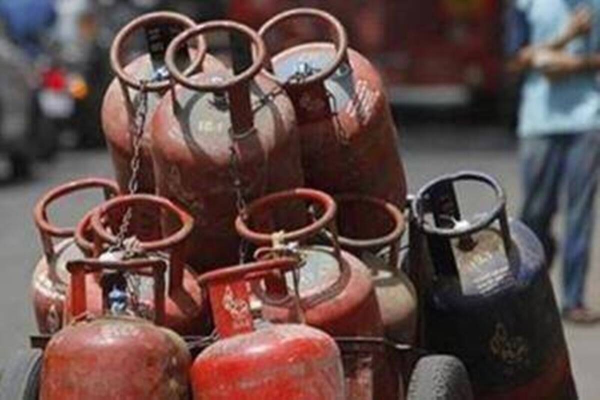 Small LPG cylinders to be sold via ration shops - Economy News | The ...