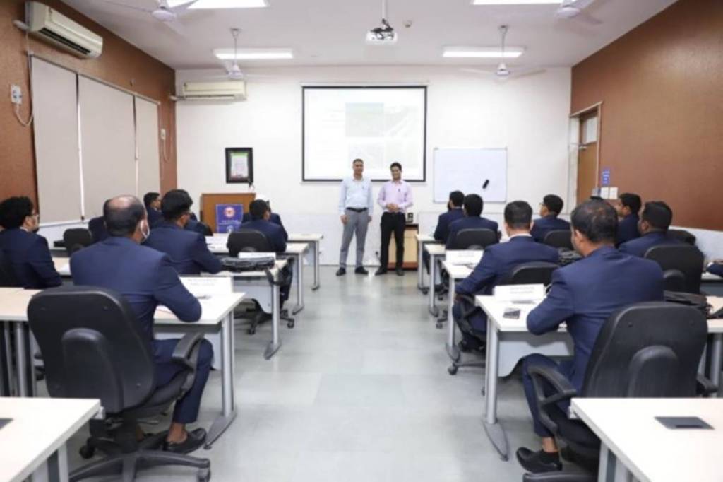 Delhi Metro Rail Corporation starts training the first batch of Dhaka ...